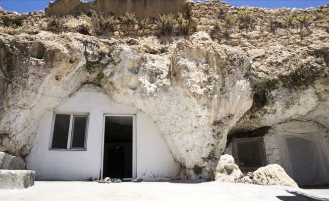 Kışı evlerinde yazı mağarada geçiriyorlar - MEDYA URFA - Şanlıurfa ...